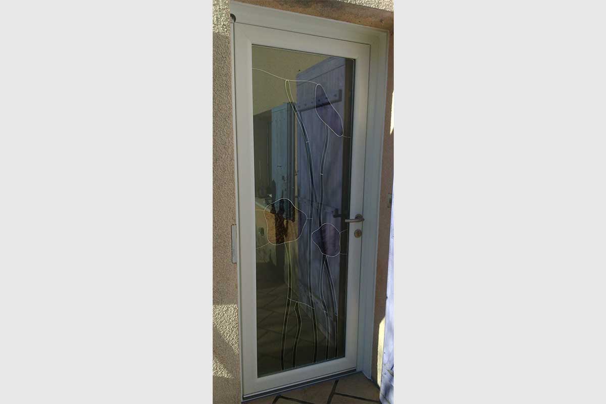 Porte entree PVC vitree a motif | GMA Fenêtres Alès