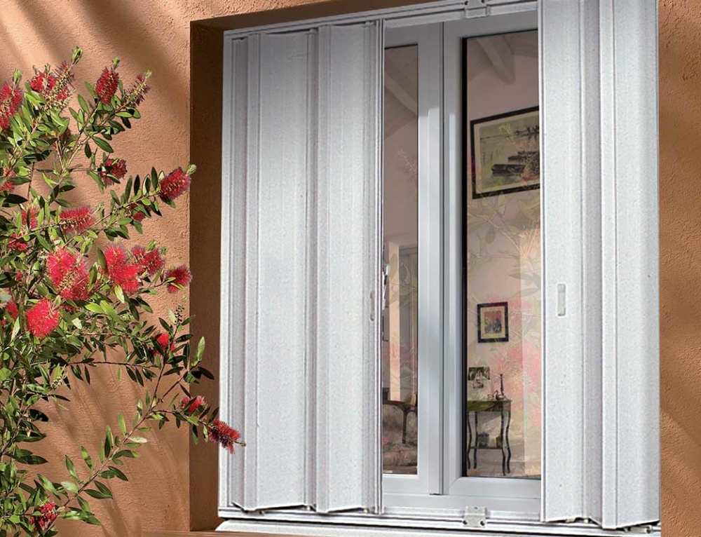 Persienne blanche en PVC à projection | GMA Fenêtres Alès
