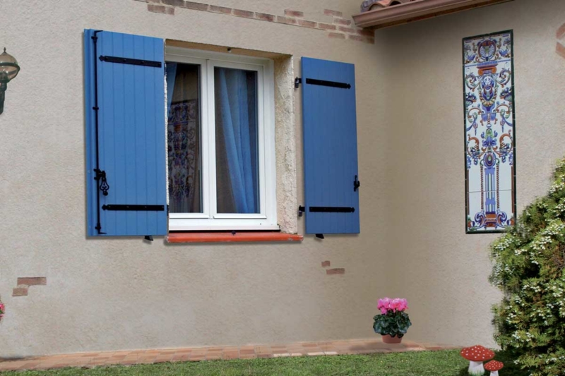 Volets battants PVC bleu | GMA Fenêtres Alès